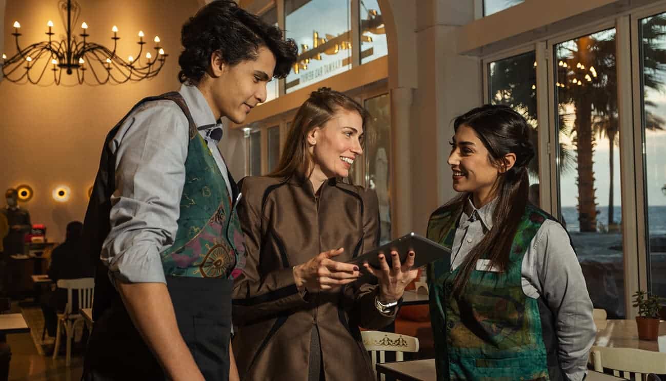 7 Tips for Exceptional Restaurant Staff Training - Foodics